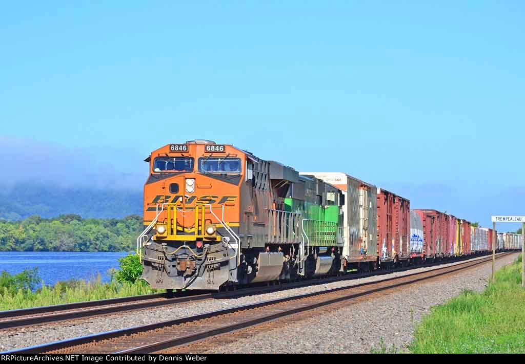 BNSF 6846, BNSF's St.Croix Sub.